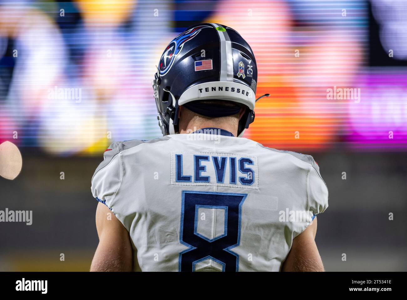 Tennessee Titans quarterback Will Levis (8) warms up before an NFL ...