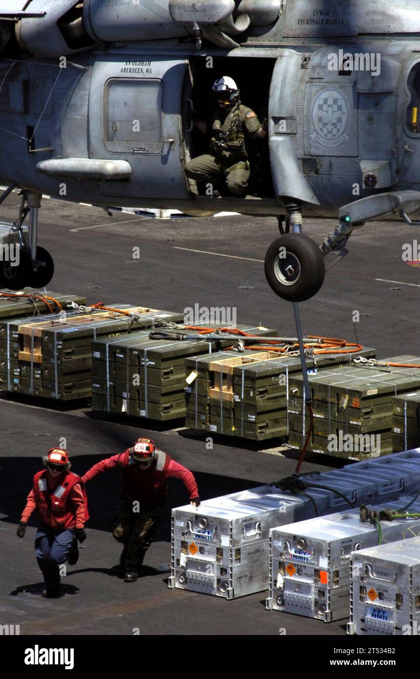 Usns flint t ae 32 hi-res stock photography and images - Alamy