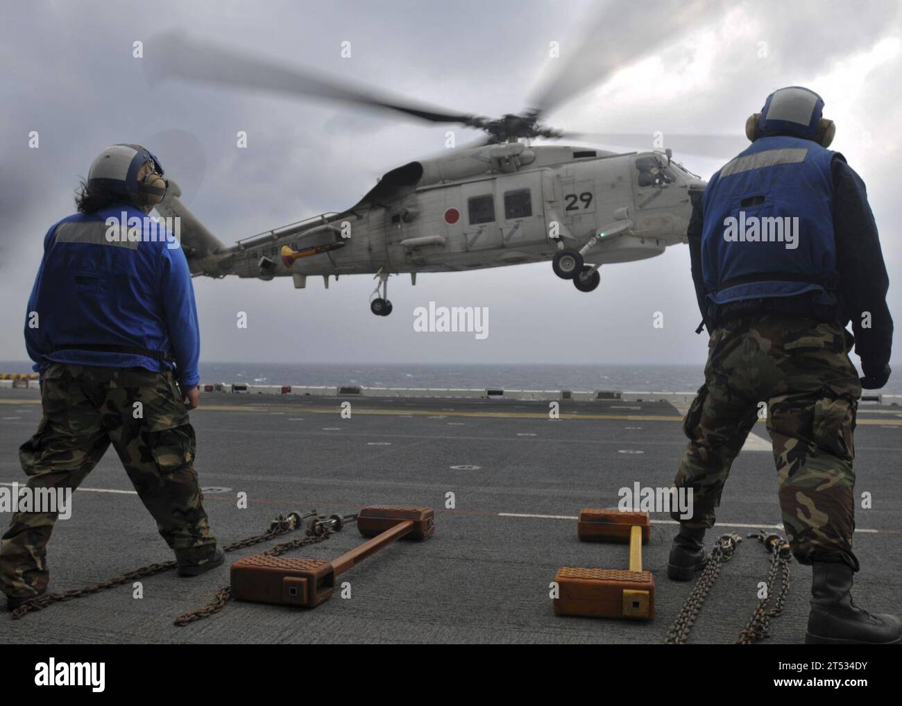 aviation, Sailor, SH-60K Sea Hawk helicopter, U.S. Navy Stock Photo - Alamy