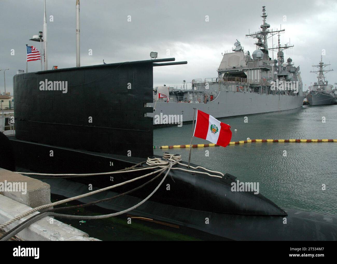 0705091522S-001 MAYPORT, Fla. (May 9, 2007) - Peruvian navy submarine ...