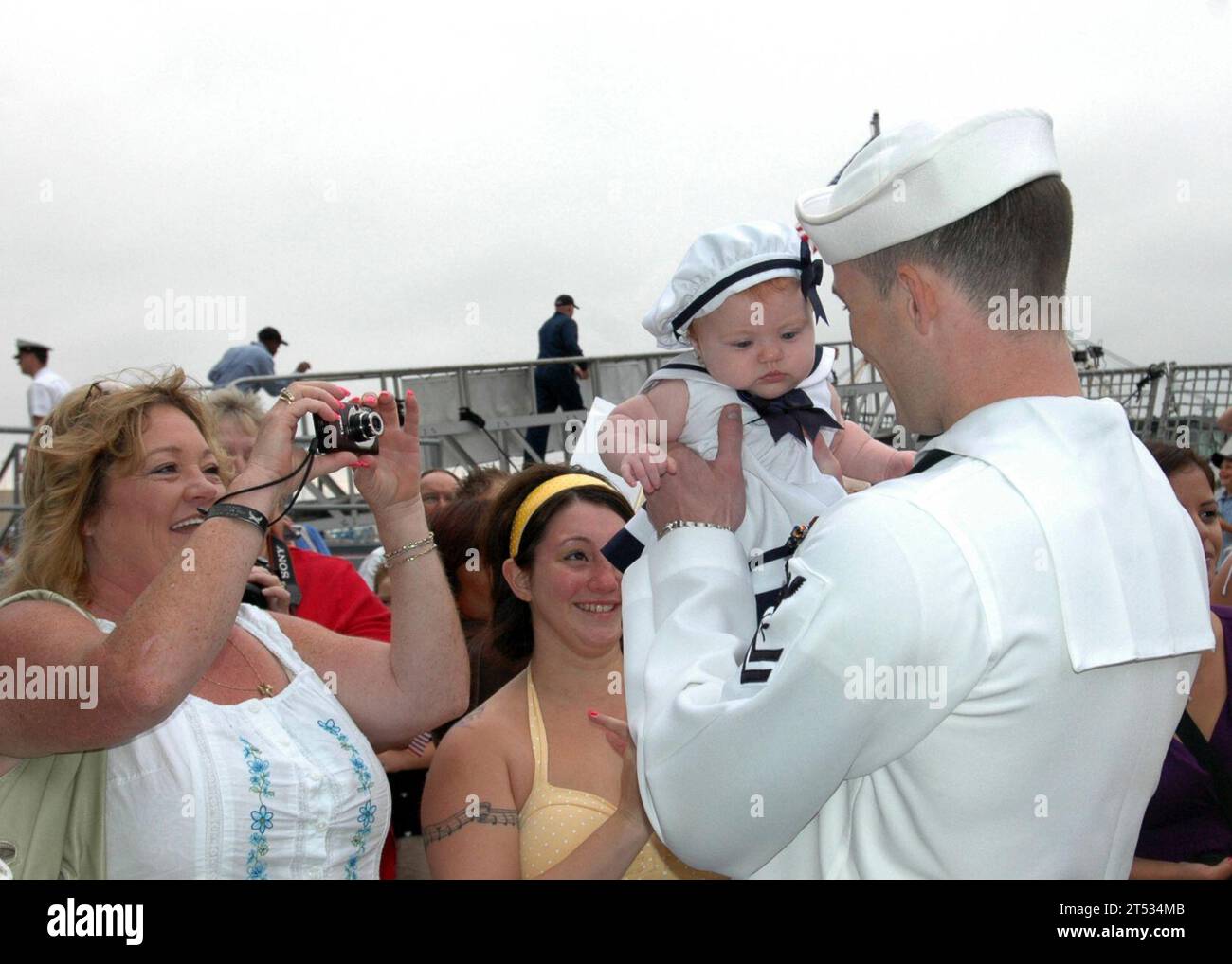 baby, children, family, Homecoming, kids, people, Sailor, USS Boxer ...