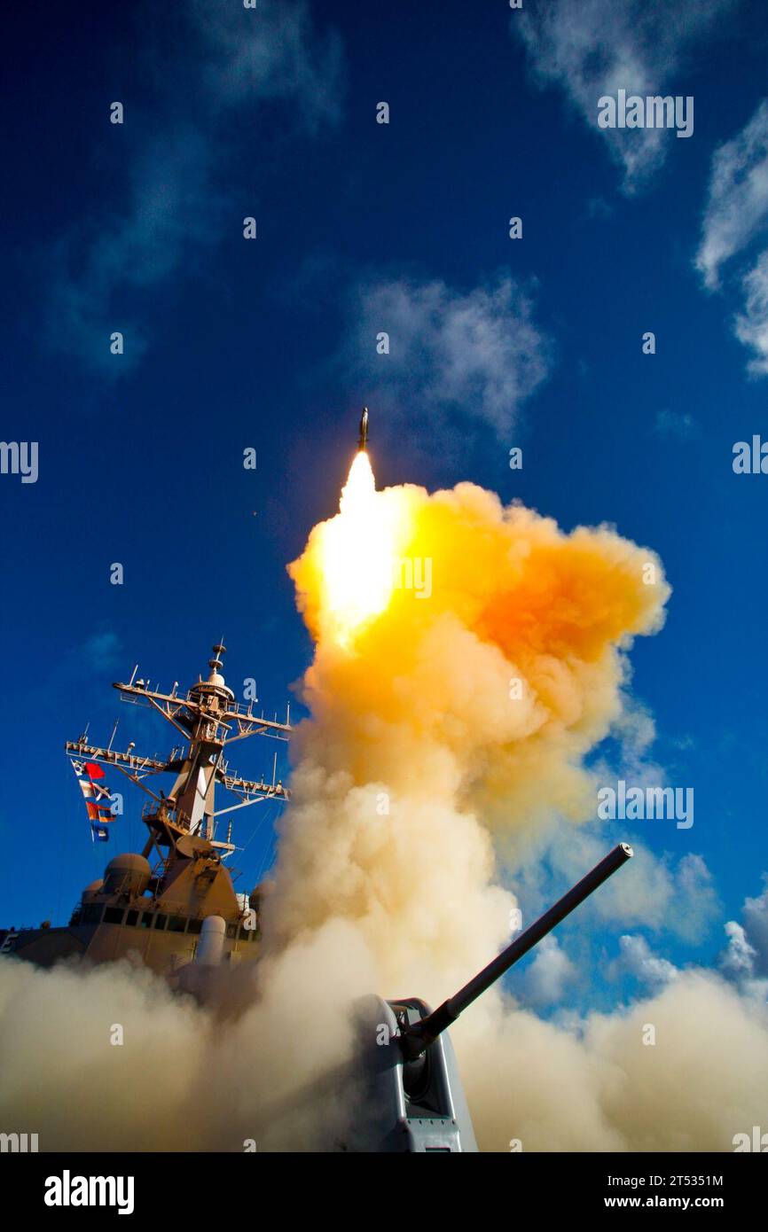 090730XXXXX-004 PACIFIC OCEAN (July 30, 2009) The Aegis-class destroyer ...