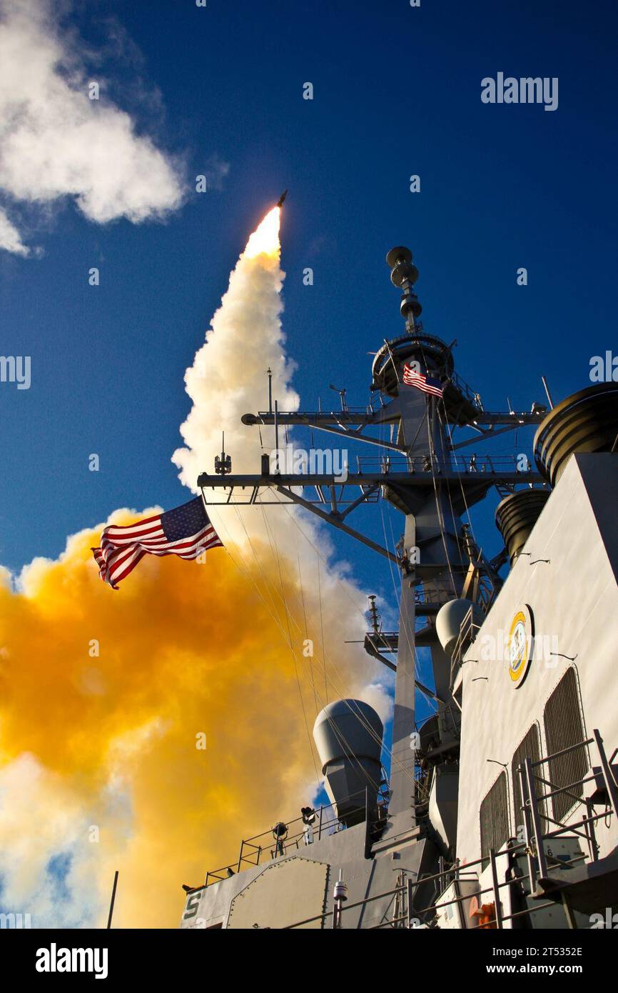 090730XXXXX-003 PACIFIC OCEAN (July 30, 2009) The Aegis-class destroyer ...