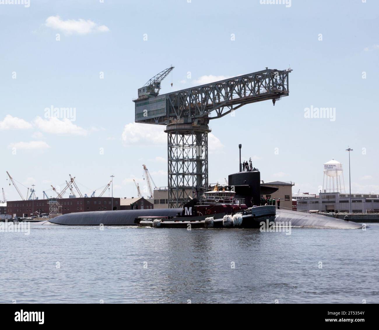 110718GW670-007 NORFOLK (July 18, 2011) The ballistic-missile submarine ...