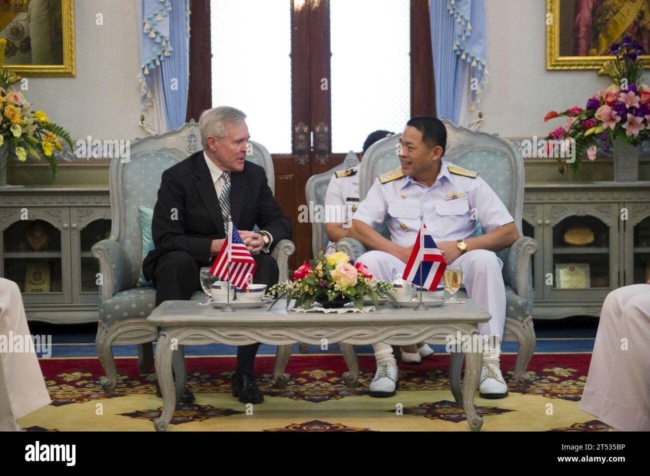 1011225549O-105 BANGKOK, Thailand (Nov. 22, 2010) Secretary of the Navy ...