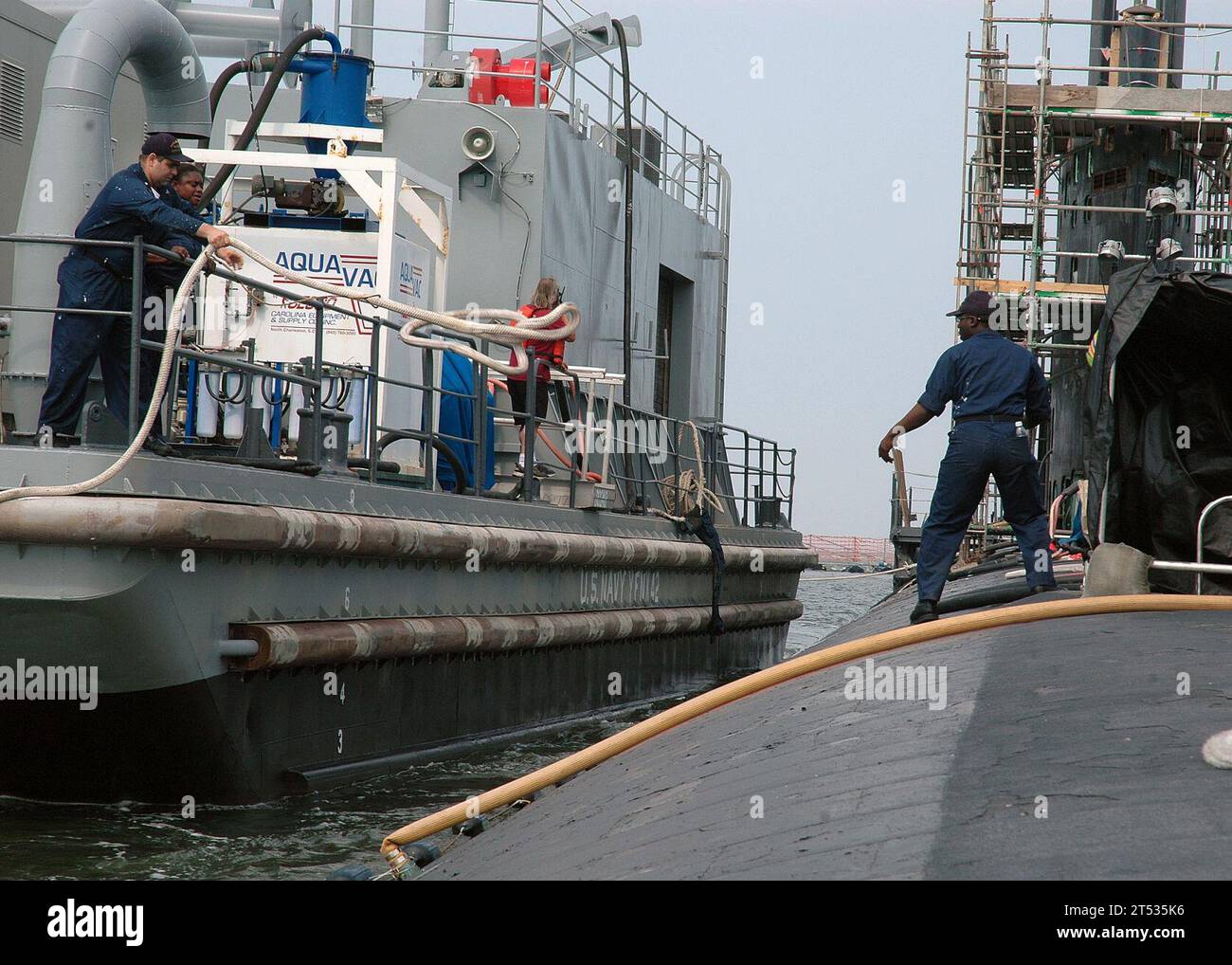 Mooring barge mooring maintenance hi-res stock photography and images ...