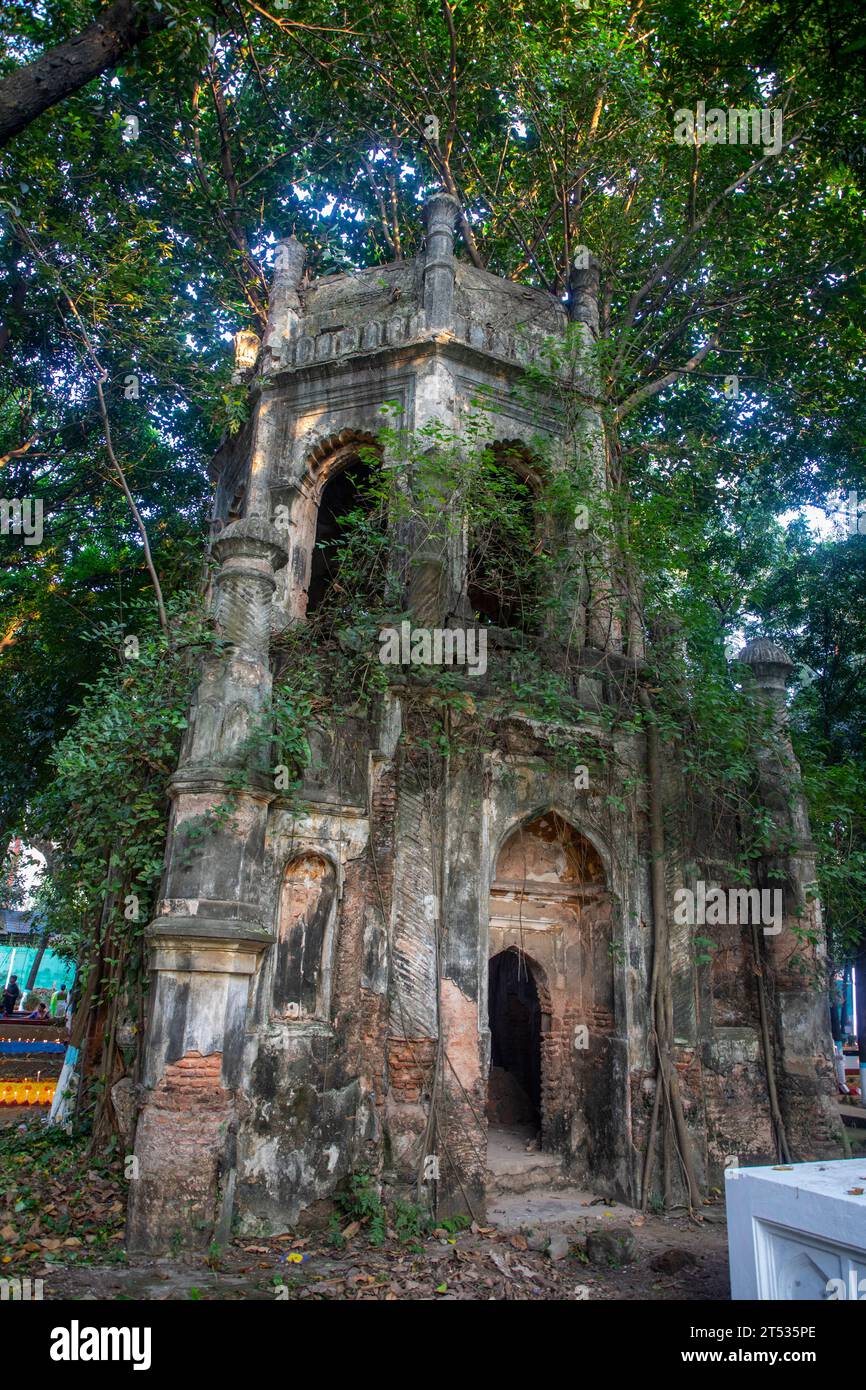 Dhaka, Bangladesh: An old graveyard at Dhaka Christian Cemetery at Wari ...