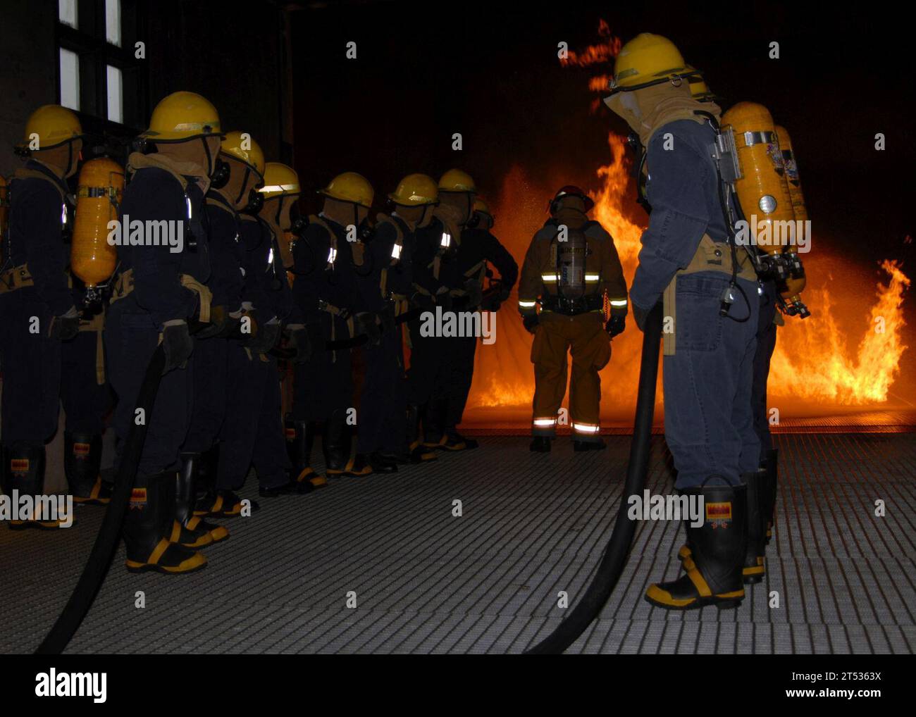 0712078544C-074 NORFOLK, Va. (Dec. 7, 2007) Instructors from the ...