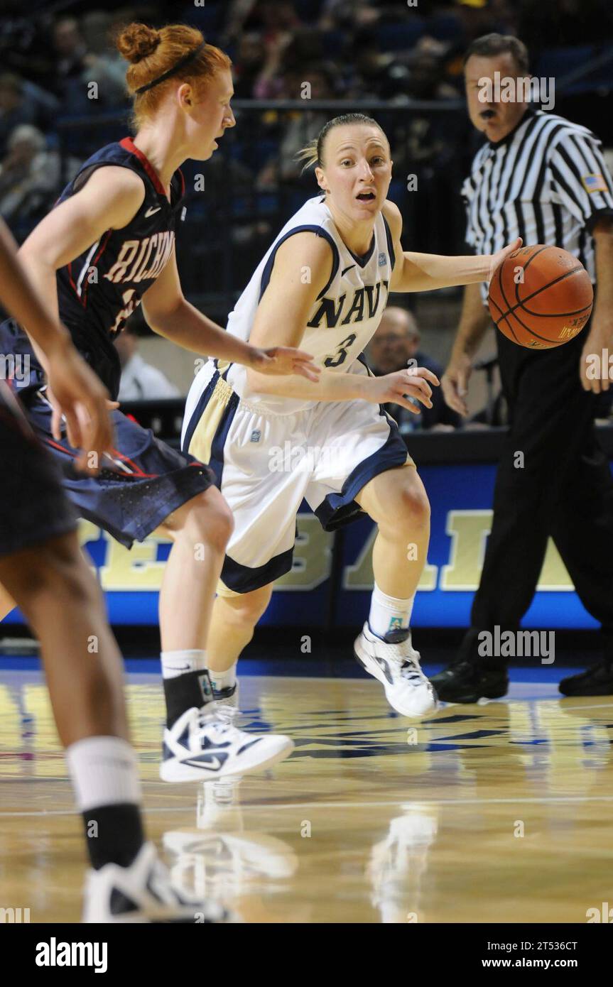 Loyola university womens basketball hi-res stock photography and images ...