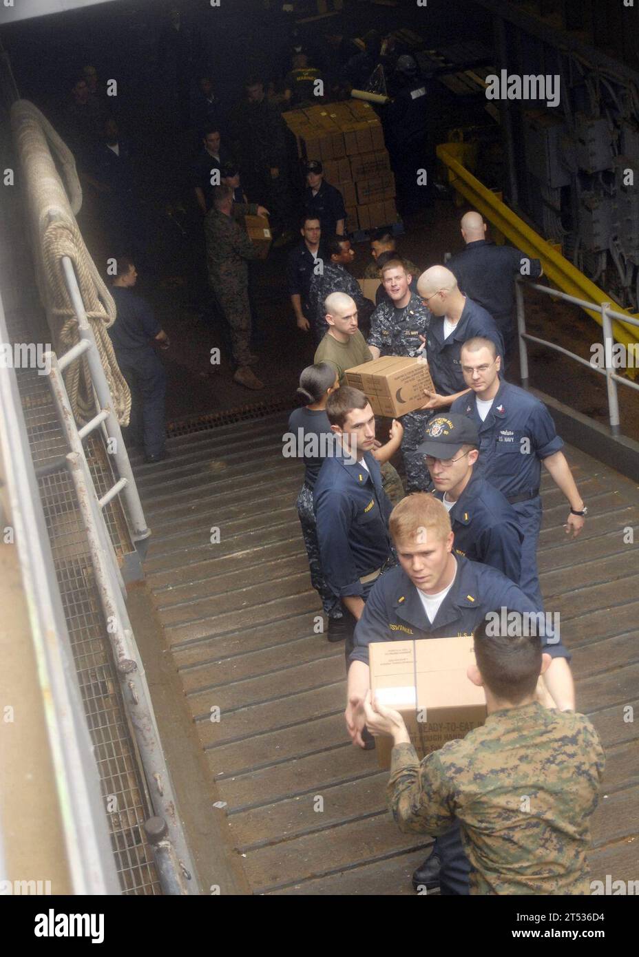 1001192000D-031 CARIBBEAN SEA (Jan. 19, 2010) Sailors and Marines ...