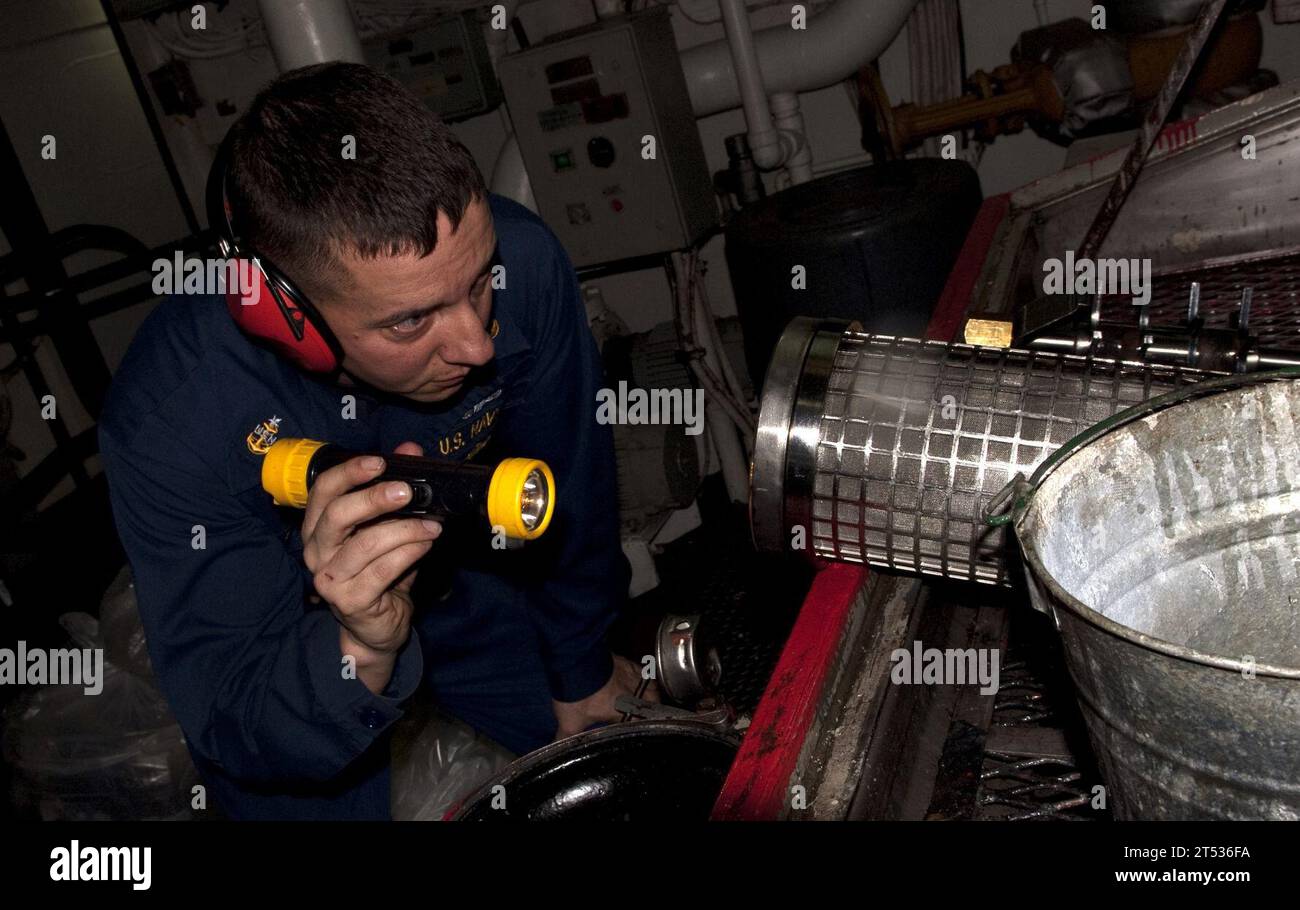 110401QP268-049 ATLANTIC OCEAN (April 1, 2011) Senior Chief Ron Shasky ...