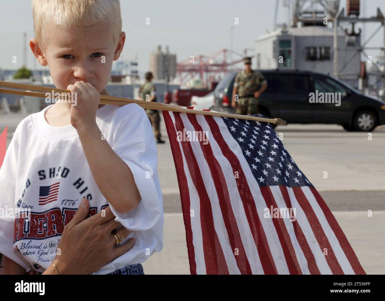 0707035330L-021 NORFOLK, Va. (July 3, 2007) С A young boy waits for his ...