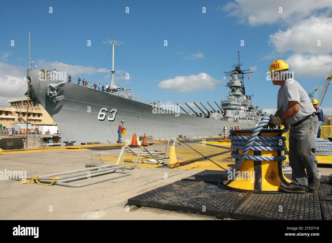 Pearl harbor naval shipyard hi-res stock photography and images - Alamy
