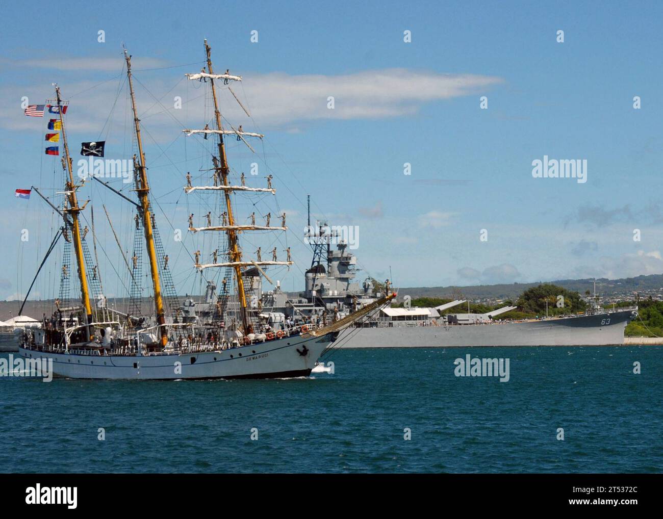 Indonesian naval training ship kri dewaruci hi-res stock photography ...