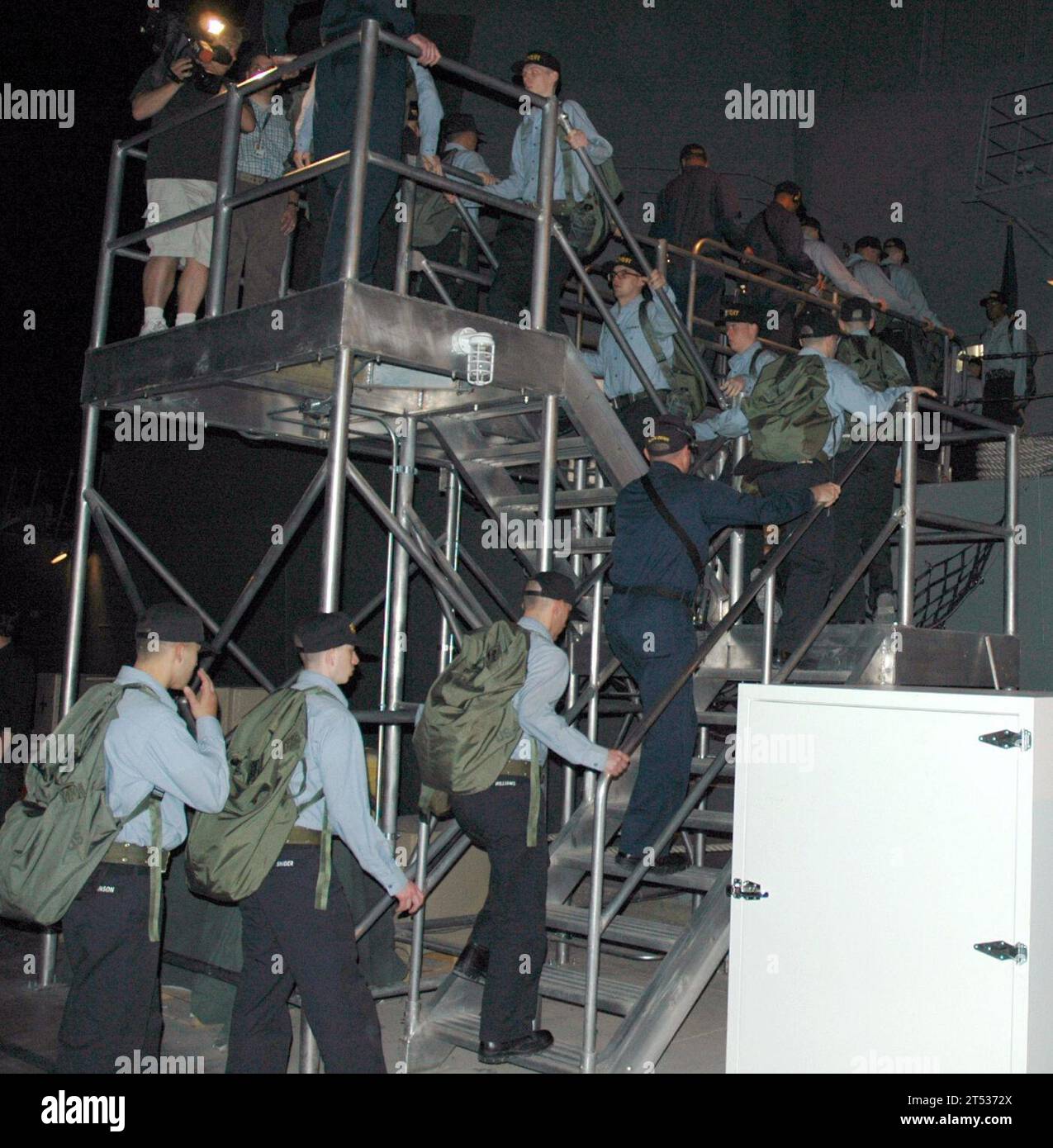 Uss trayer bst 21 hi-res stock photography and images - Alamy