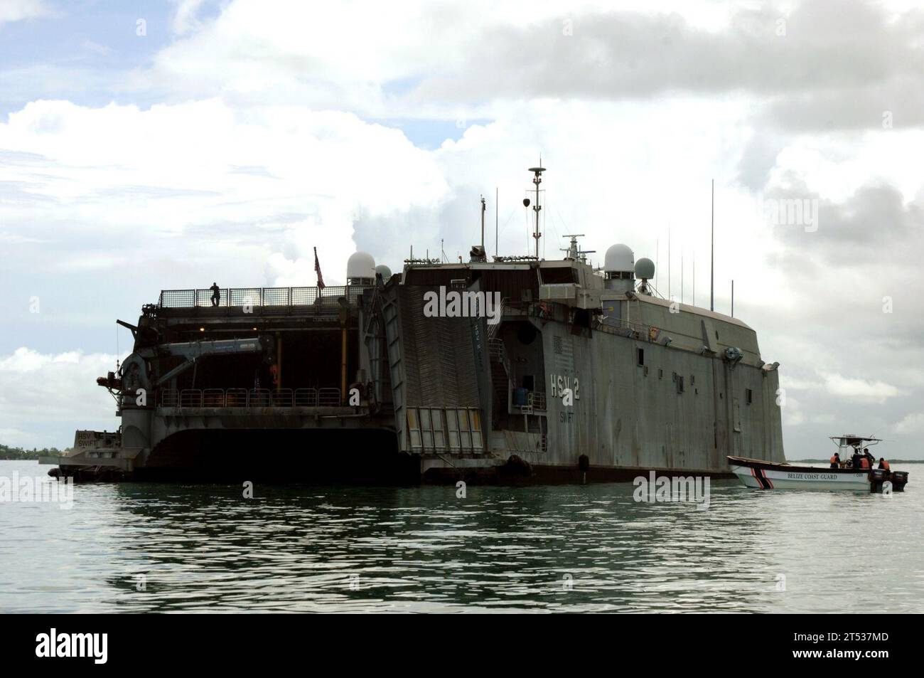 0706140989H-032 BELIZE CITY, Belize (June 13, 2007) - Coast Guardsmen ...