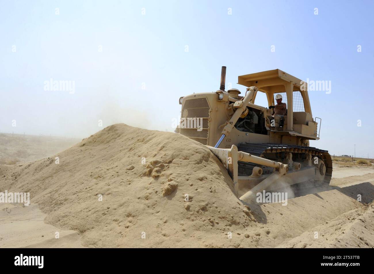 Berm construction hi-res stock photography and images - Alamy