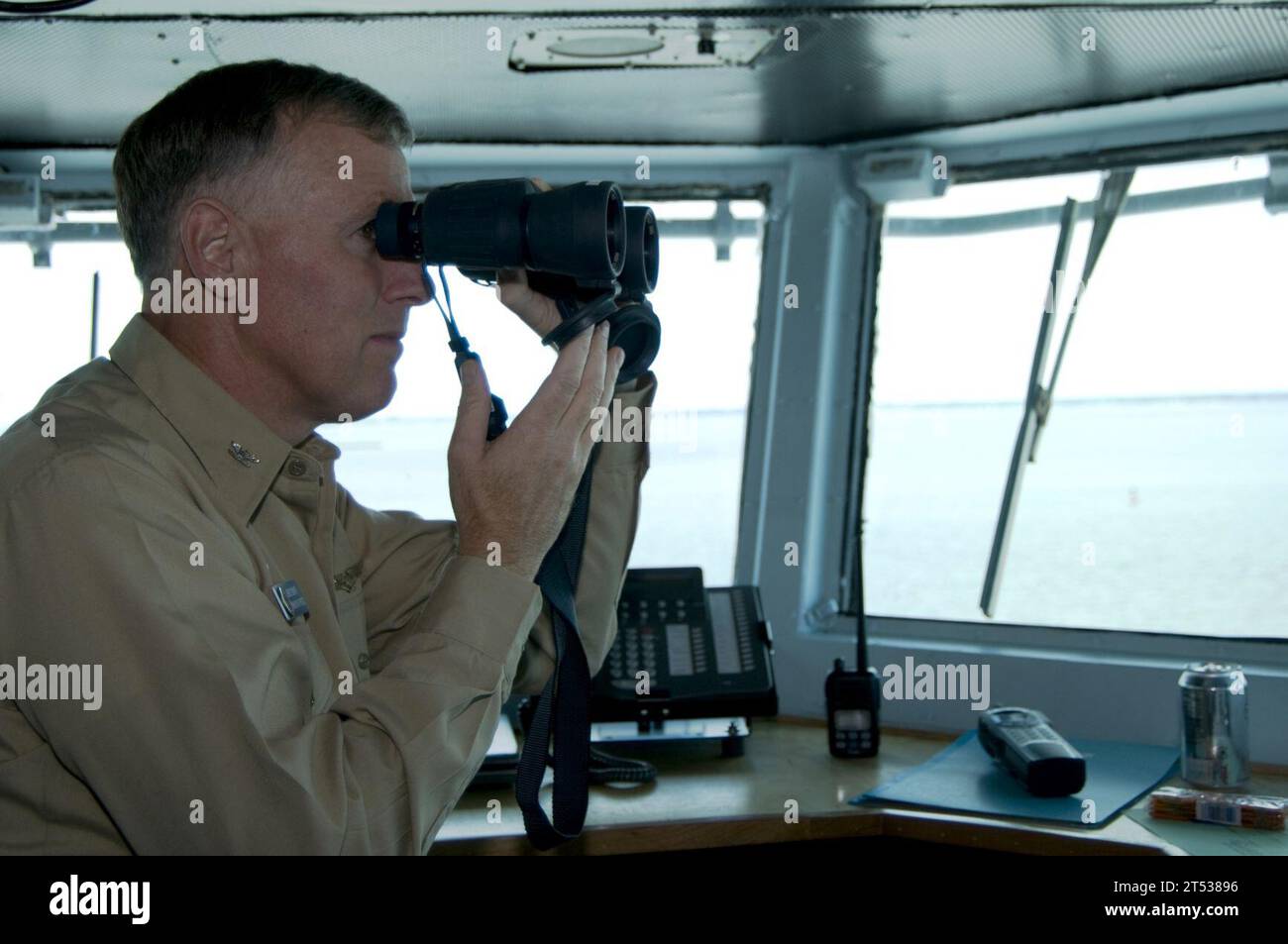 0907102791J-139 NORFOLK (July 10, 2009) Bruce H. Lindsey, commanding ...