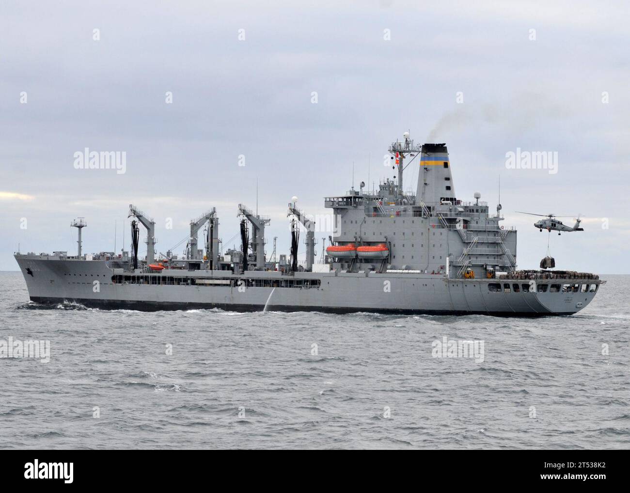 110225DM338-106 PACIFIC OCEAN (Feb. 25, 2011) An HH-60H Seahawk ...