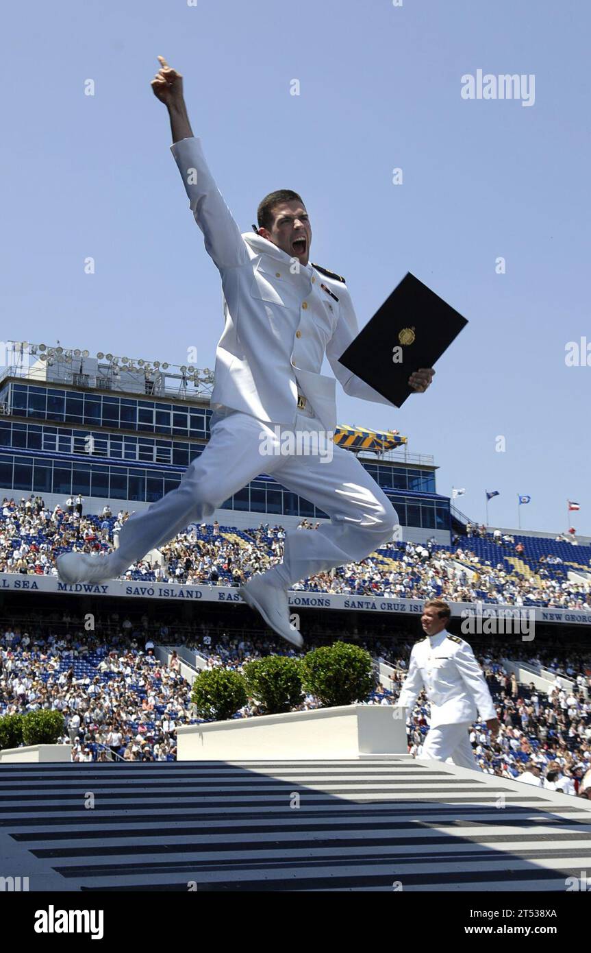 0705253642E-665 ANNAPOLIS, Md. (May 25, 2007) Р Newly commissioned Ens ...