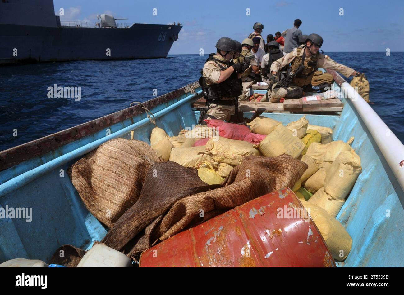 U s coast guard boarding team hi-res stock photography and images - Alamy