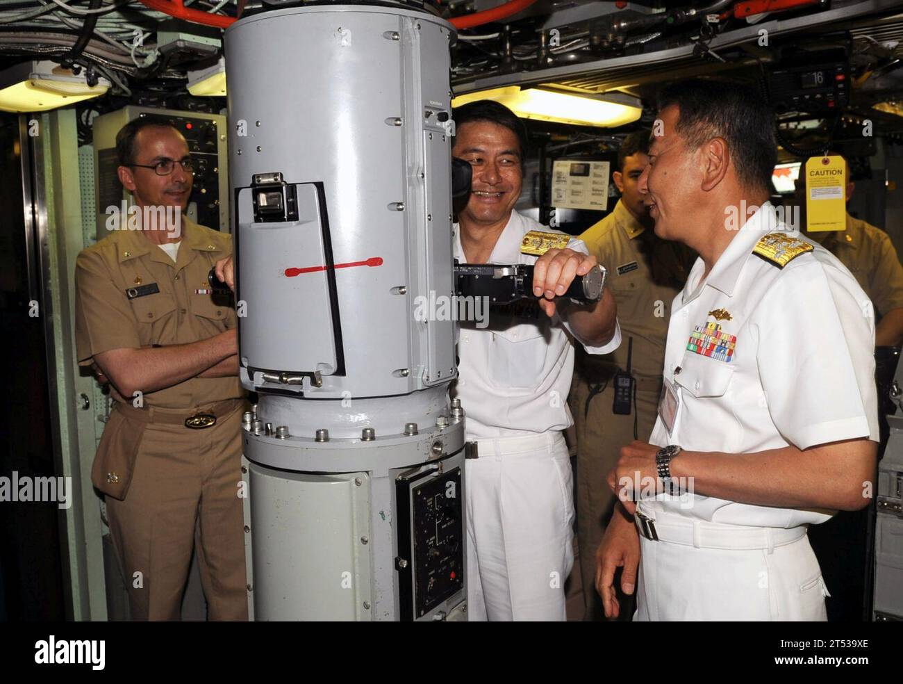 0905135013K-062 YOKOSUKA, Japan (May 13, 2009) Vice Adm. Tohru Izumi ...