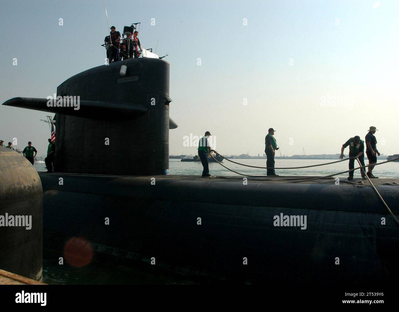 Los angeles class fast attack submarine uss philadelphia ssn 690 hi-res ...