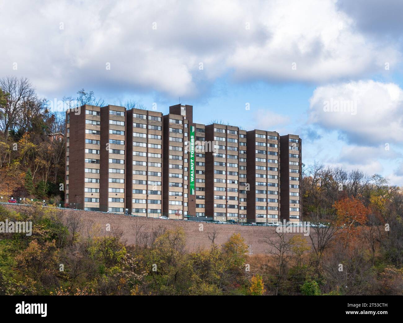 Walnut Towers at Frick Park apartment building on Forward Avenue in ...