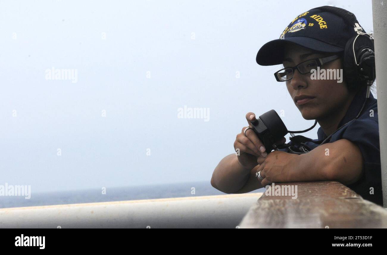 bridge lookout, lcc 19, Sailors, U.S. 7th Fleet command ship, U.S. Navy ...