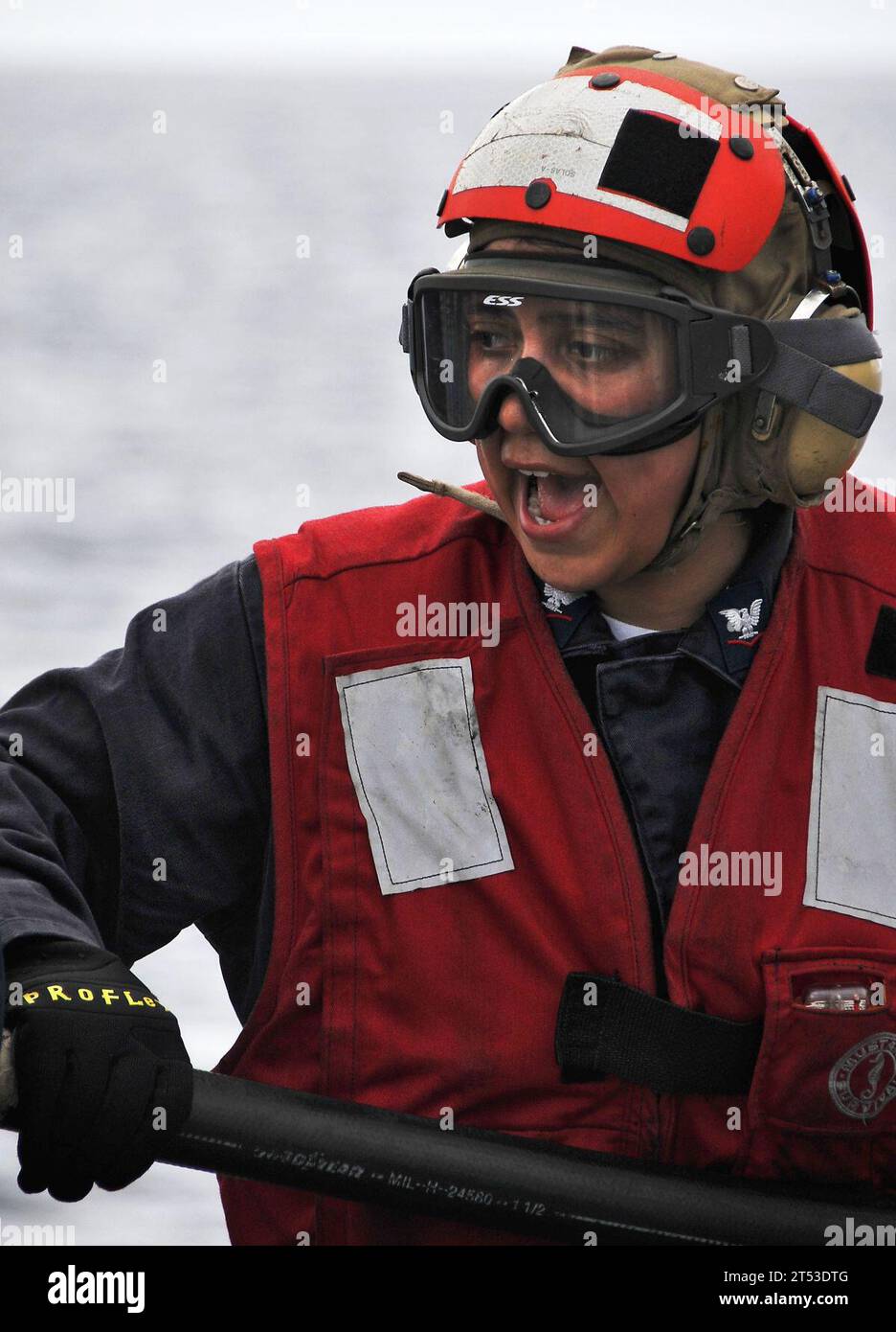 bunker hill (CG 52), CRUISER, navy, people, U.S. Navy Stock Photo - Alamy