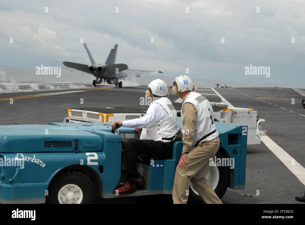 Bush, Carrier, flight deck, POTUS, vip Stock Photo - Alamy