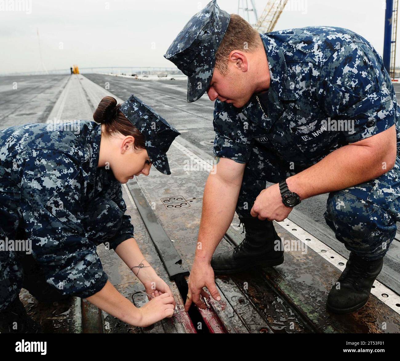Calif., catapult, flight deck, Sailors, san diego, USS Nimitz (CVN 68 ...