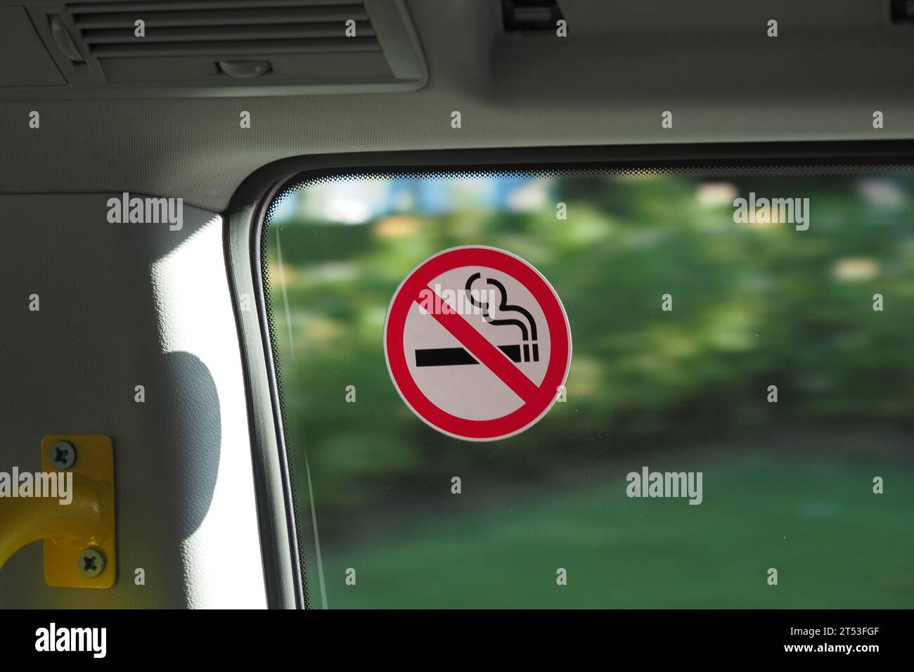 No smoke sign on car window Stock Photo - Alamy
