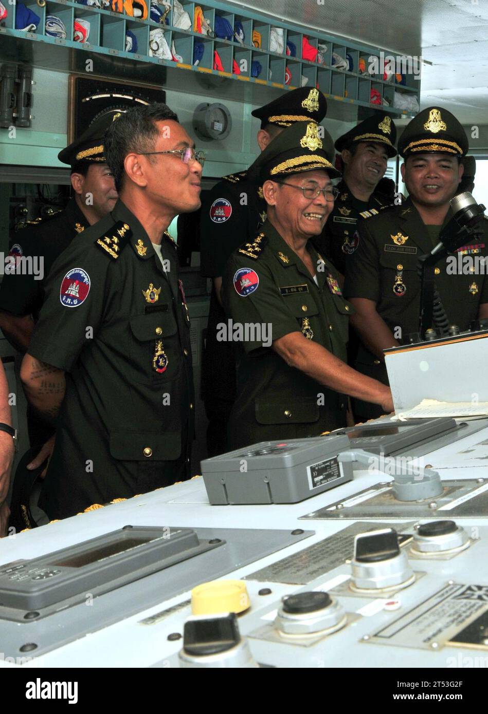 Cambodian general, msc, Pacific Partnership 2010, tour, USNS Mercy (T ...
