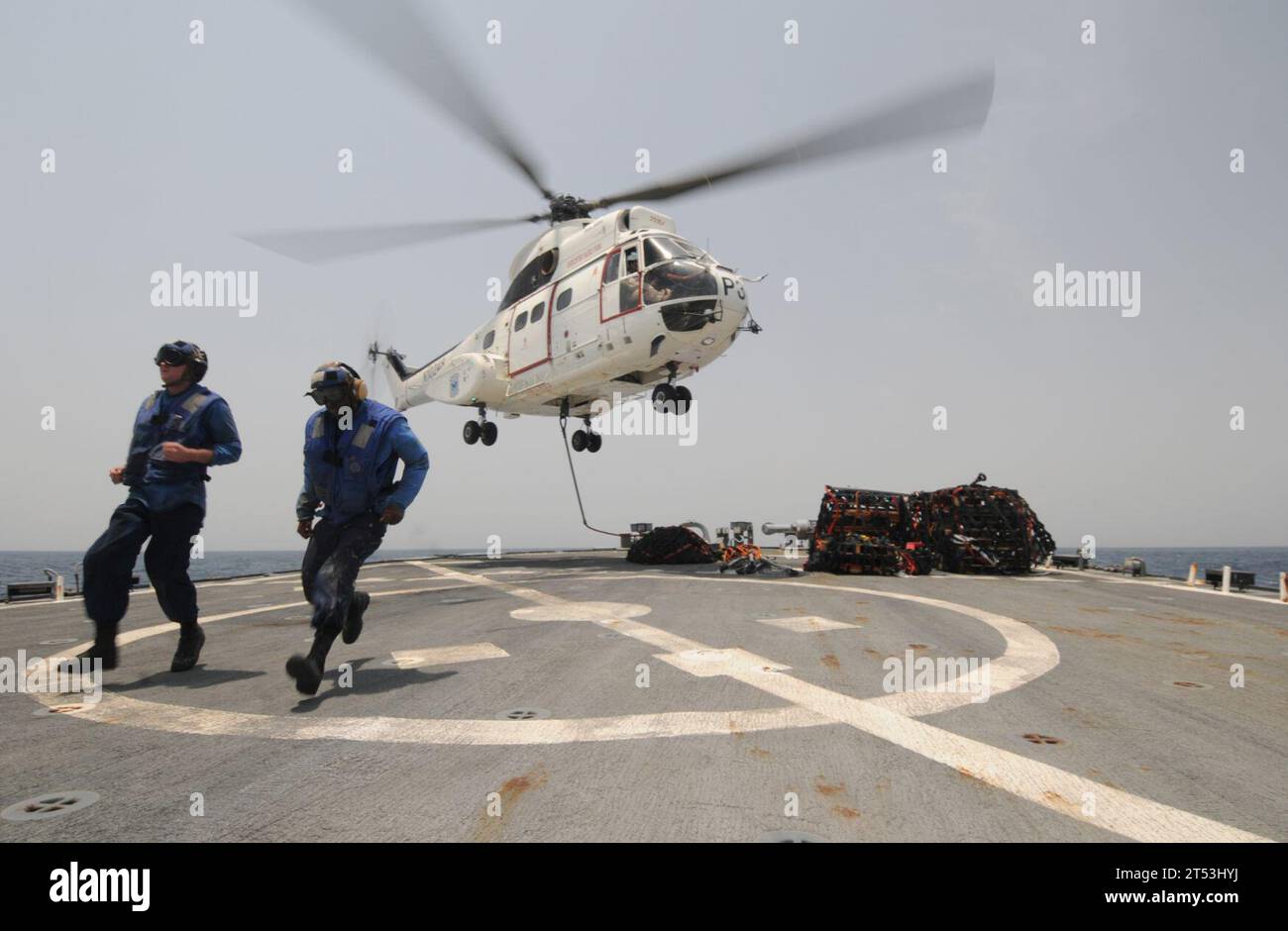 cargo net, DDG 57, dry cargo/ammunition ship, flight deck, Guided ...