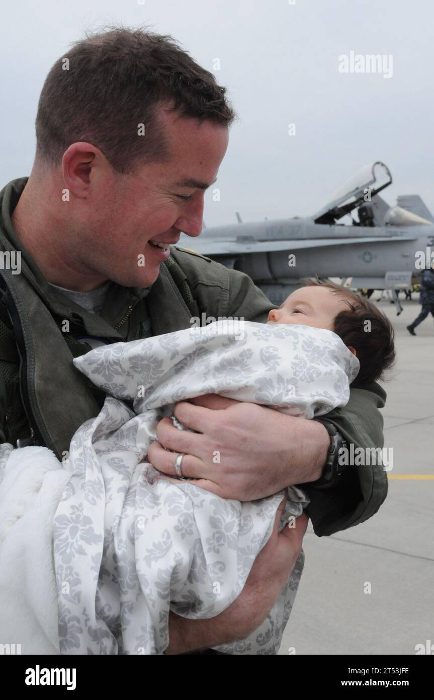 Carrier Air Wing (CVW) 3, family, Homecoming, navy, people, Strike ...