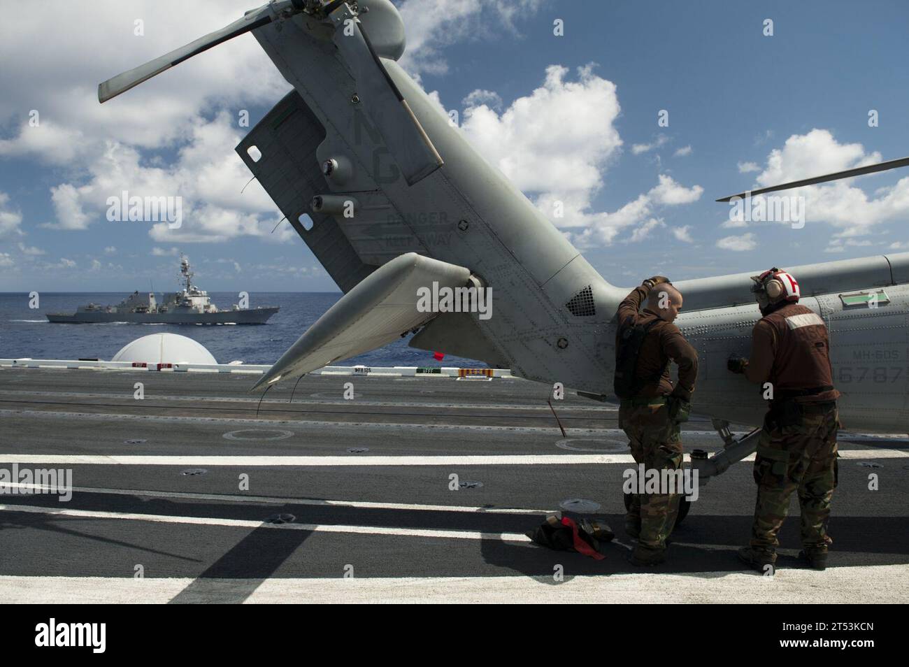 Carrier Strike Group, cvn 74, eightballers, flight deck, Helicopter Sea ...