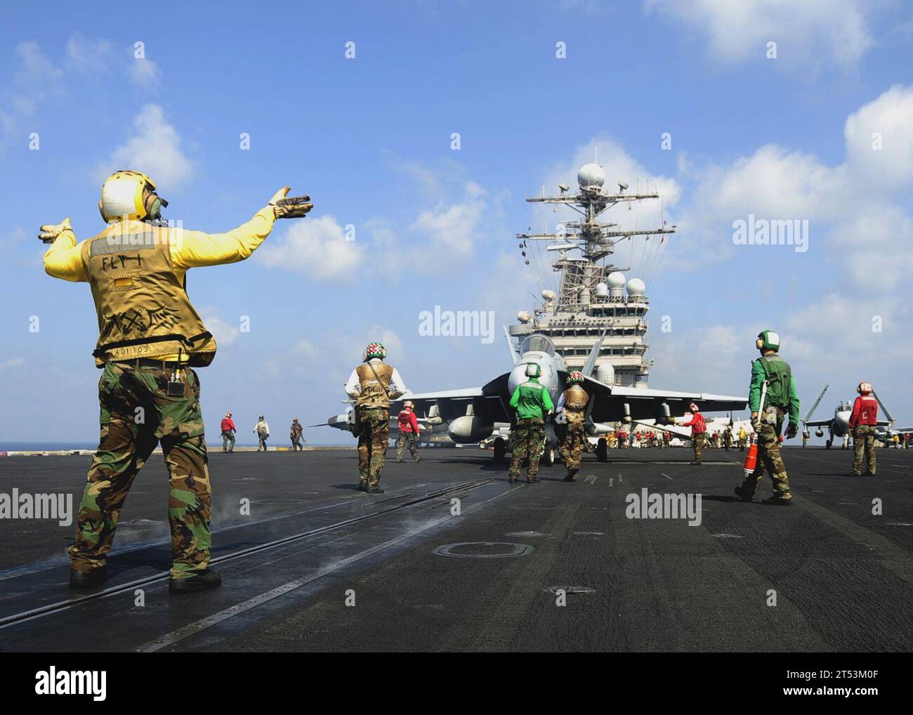 Launch flight deck hi-res stock photography and images - Alamy