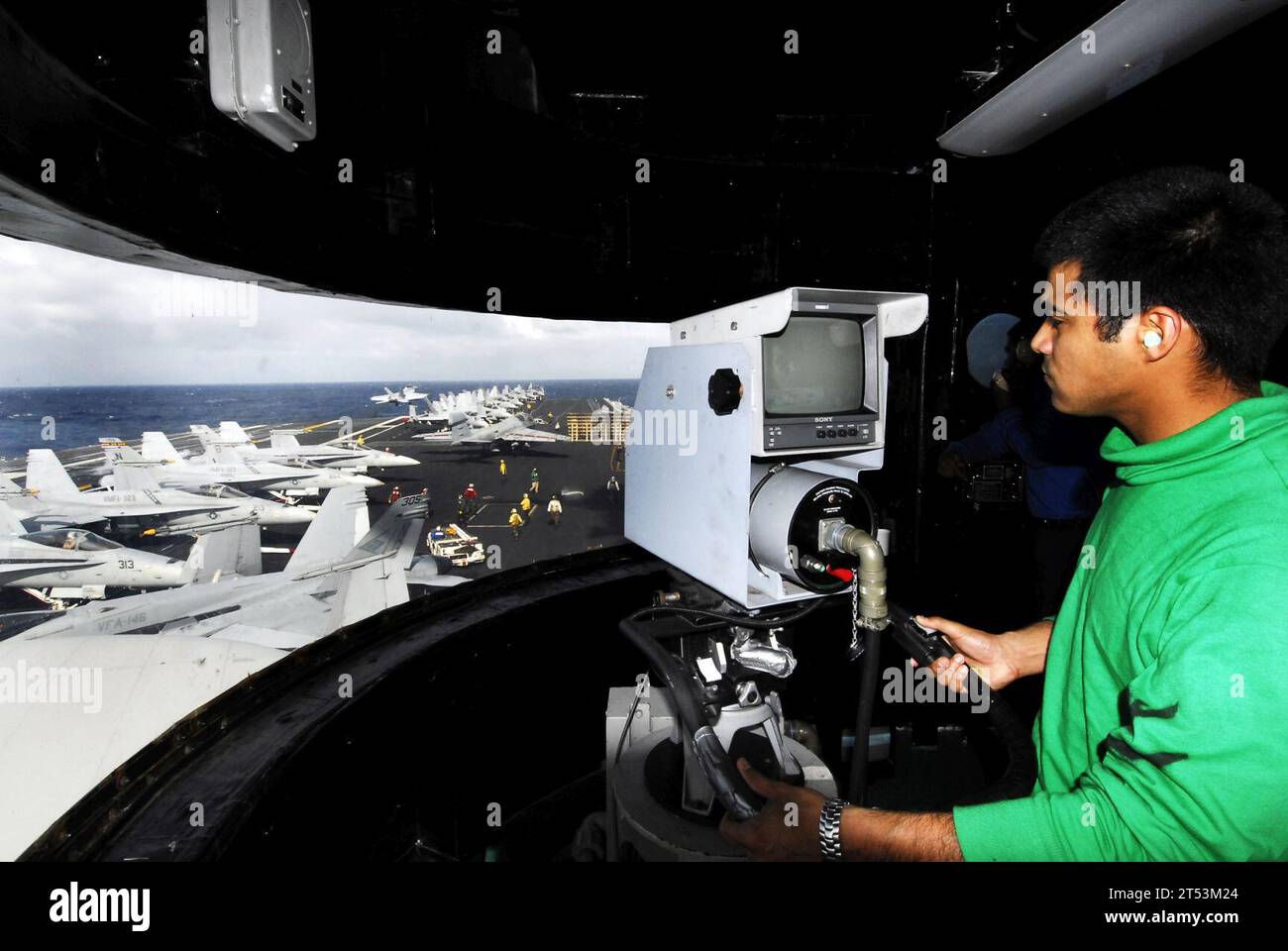 Carrier, flight deck, people Stock Photo - Alamy