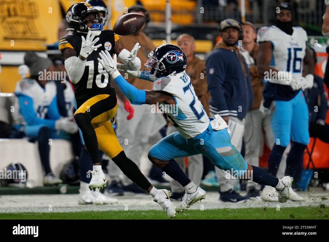 Pittsburgh Steelers wide receiver Diontae Johnson (18) makes a catch ...