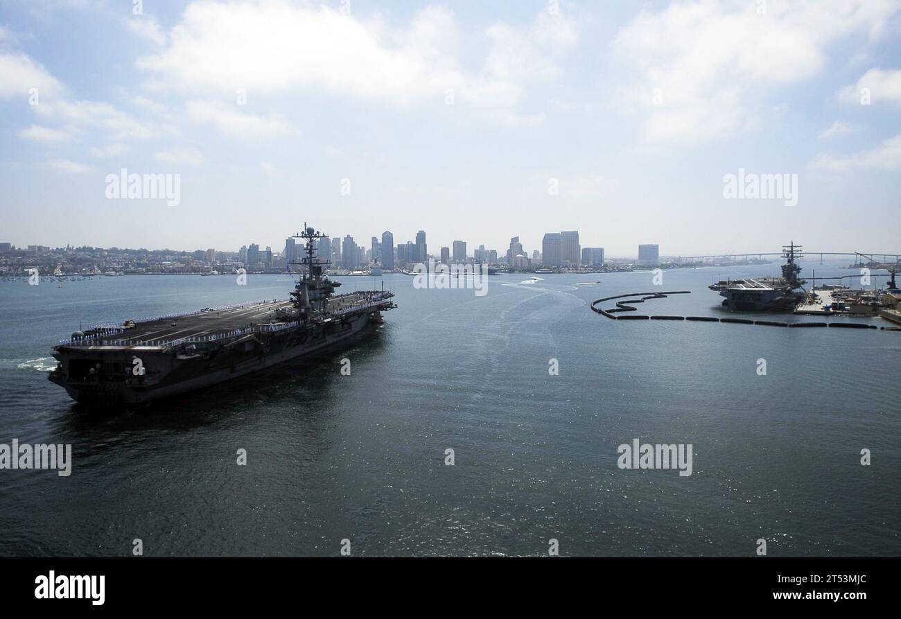 Carrier, port visit, ships Stock Photo - Alamy