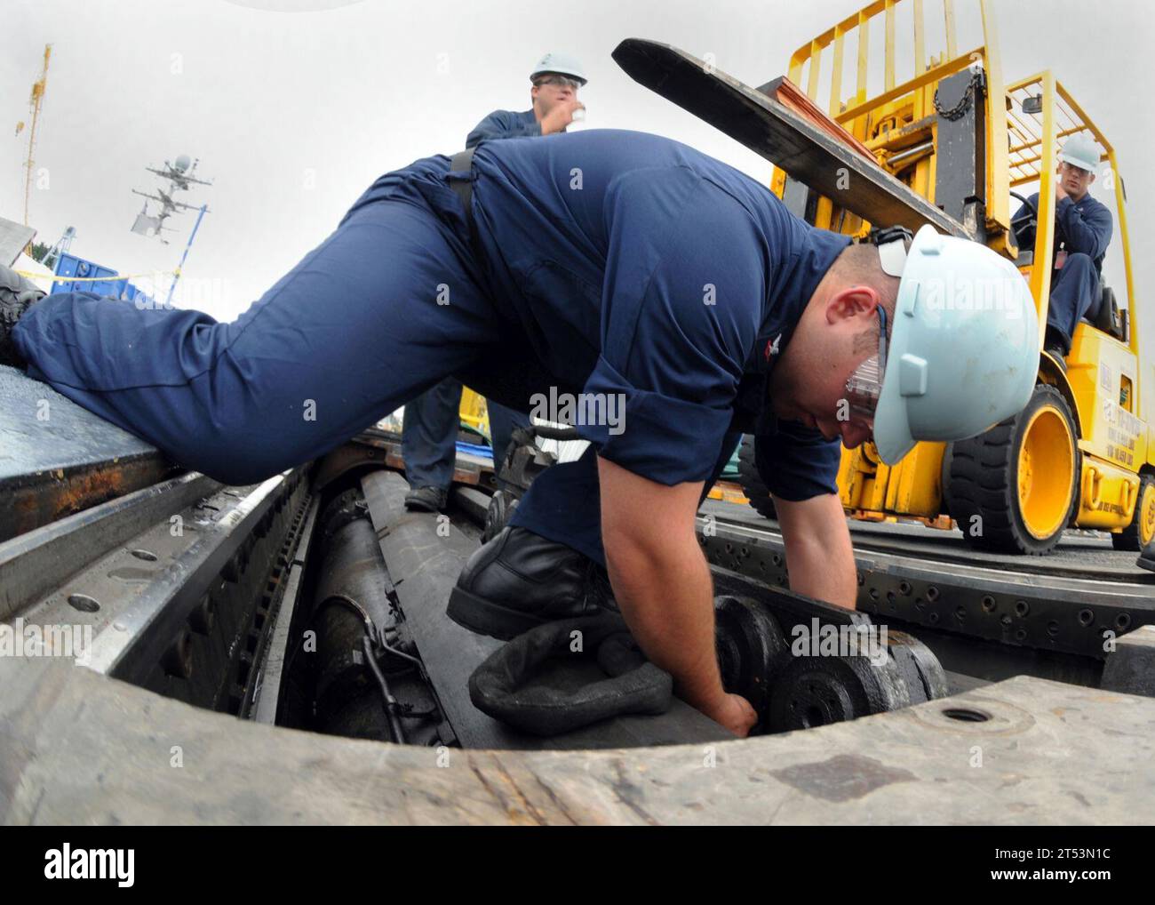 catapult, cvn 72, flight deck, Forklift, shuttle, tractor, uss abraham ...