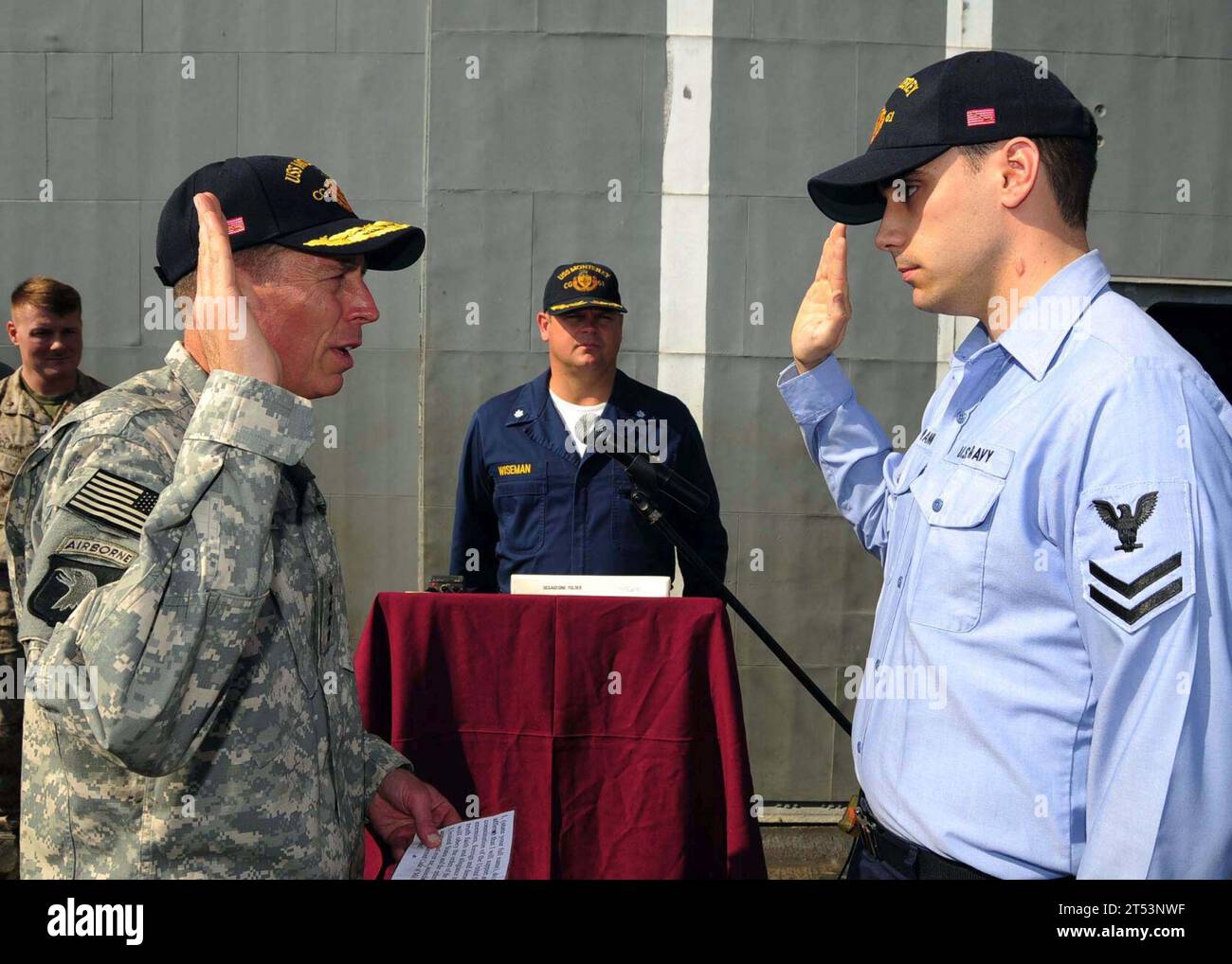 CENTCOM, USS Monterey (CG 61 Stock Photo - Alamy