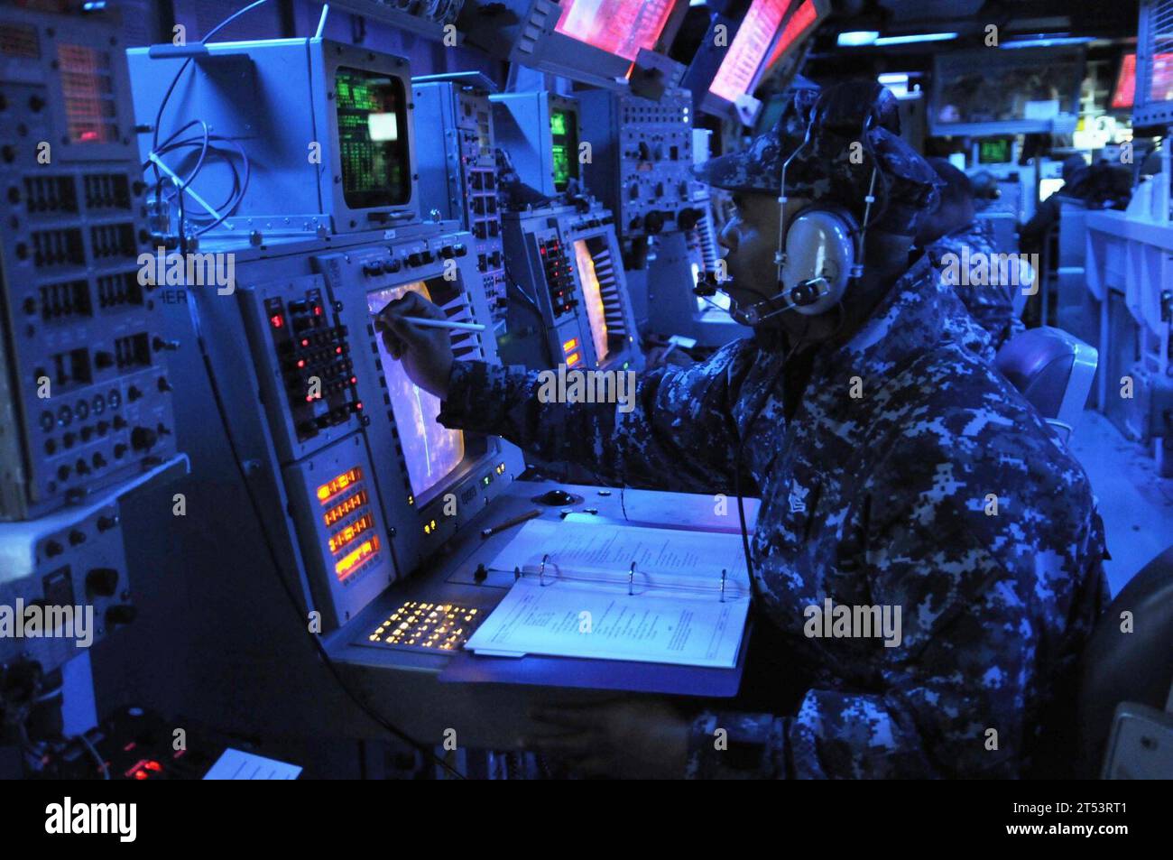 CFAY, CIC, USS Stethem (DDG 63), Yokosuka Stock Photo - Alamy