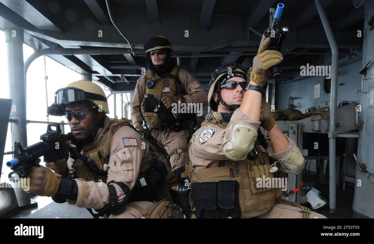 cg 59, CRUISER, CTG 56.1, mock assault operation, training, U.S. Coast ...