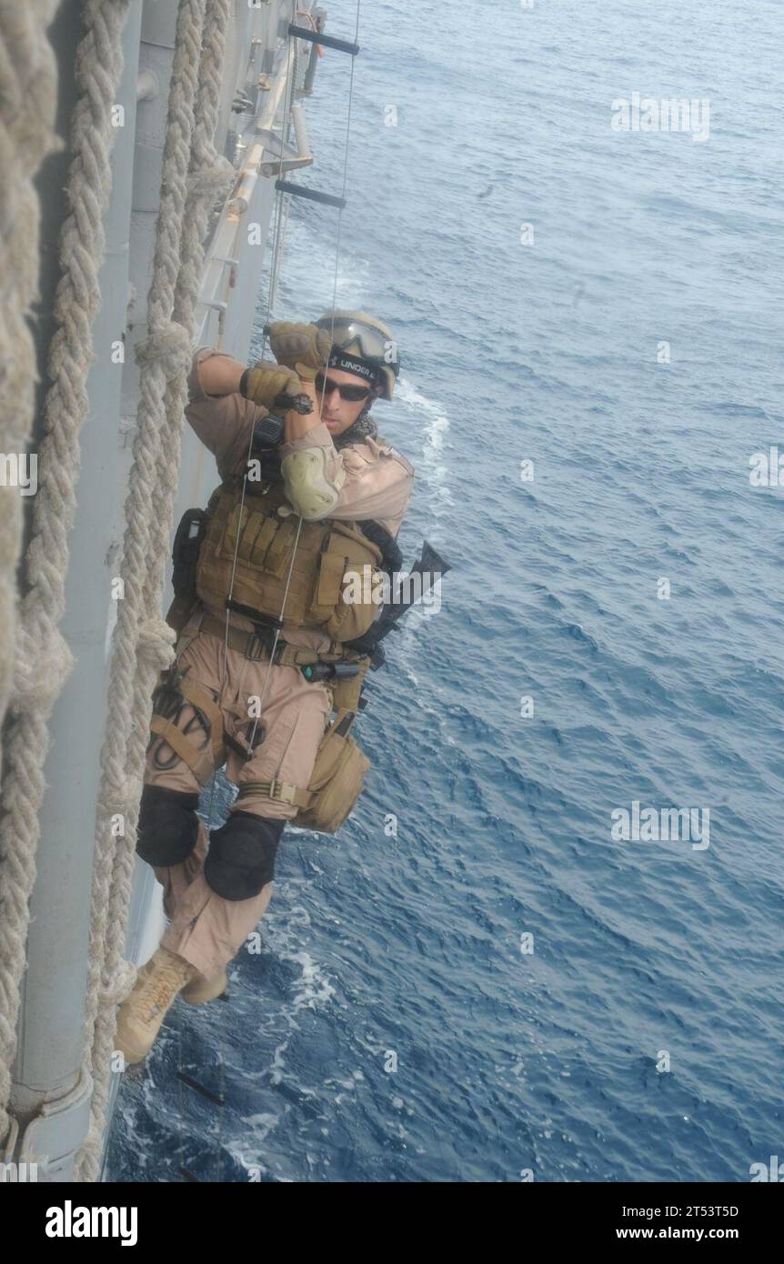 cg 59, CRUISER, CTG 56.1, mock assault operation, training, U.S. Coast ...