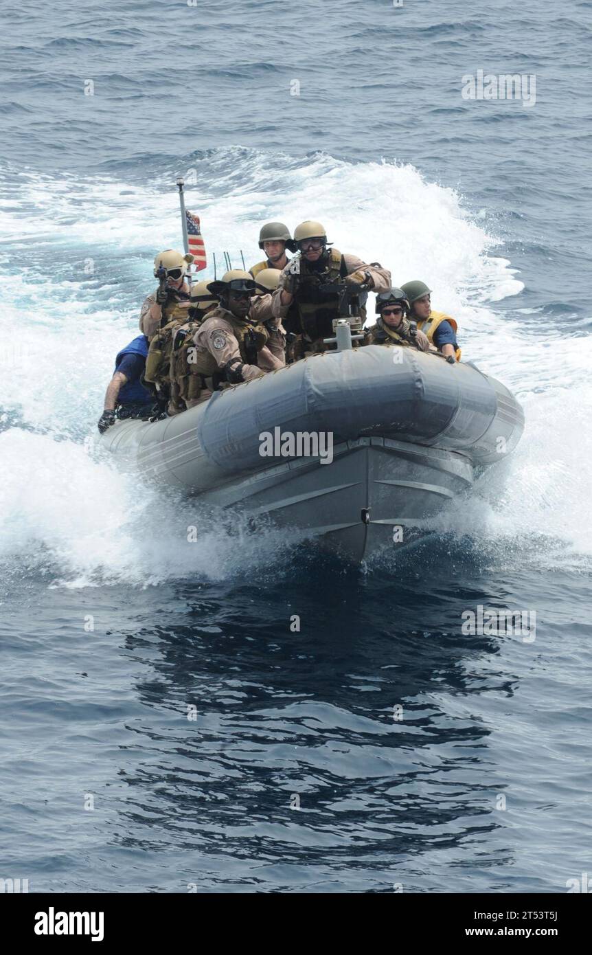 cg 59, CRUISER, CTG 56.1, mock assault operation, training, U.S. Coast ...