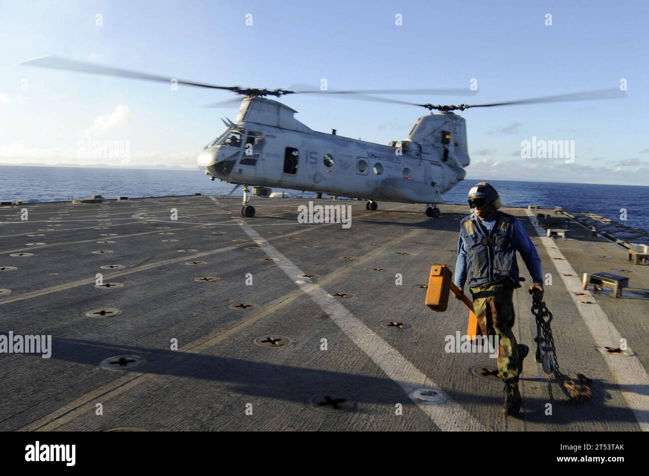 ch-46 sea knight, flight deck, helicopter, Sailor, U.S. Navy, USS ...
