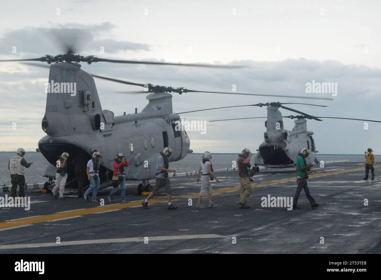 CH-46E, Continuing Promise 2010, NGO personnel, U.S. navy , USS Iwo ...