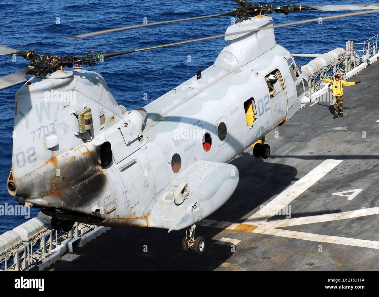 CH-46E Sea Knight Stock Photo - Alamy